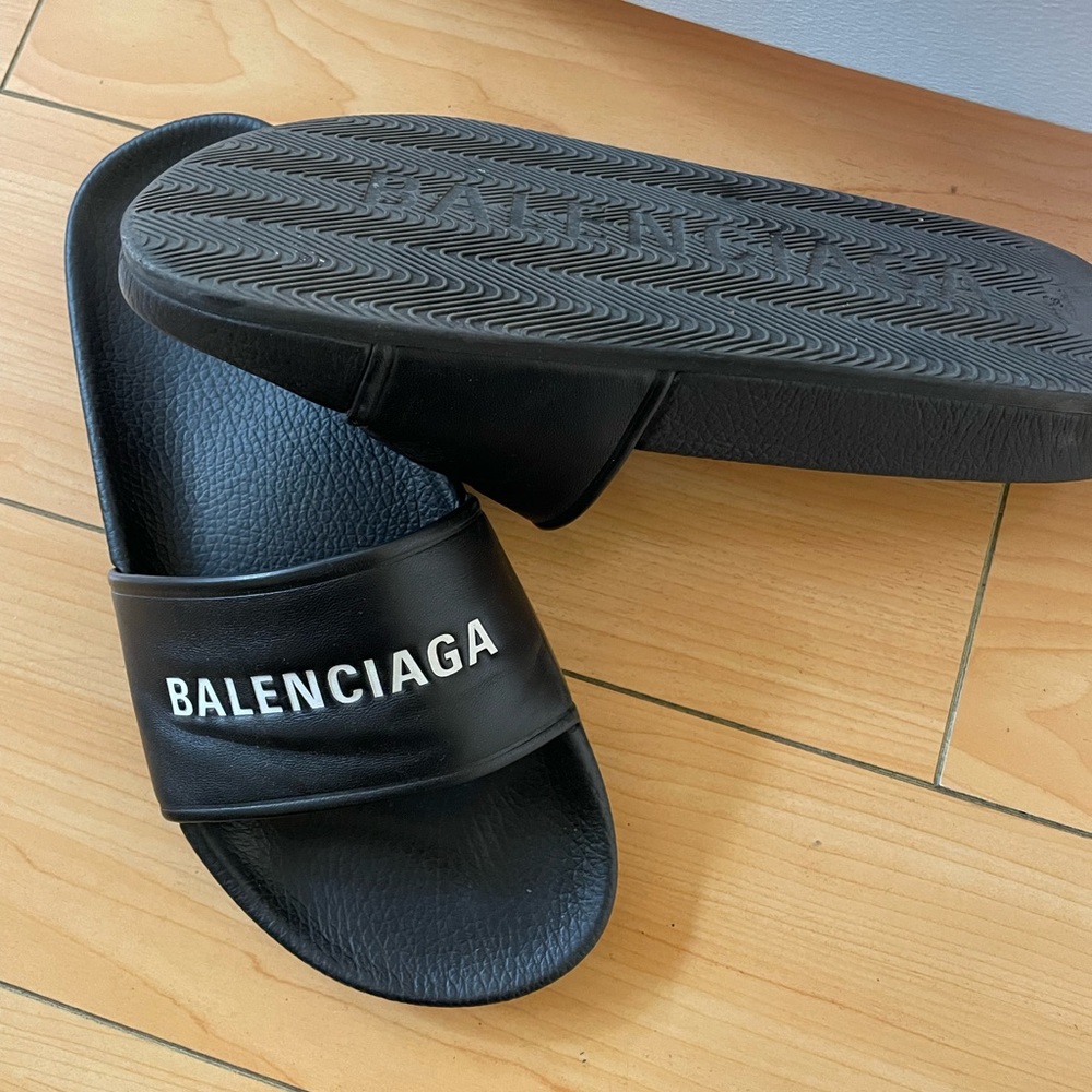 Classic Style: Balenciaga Slides - Gem